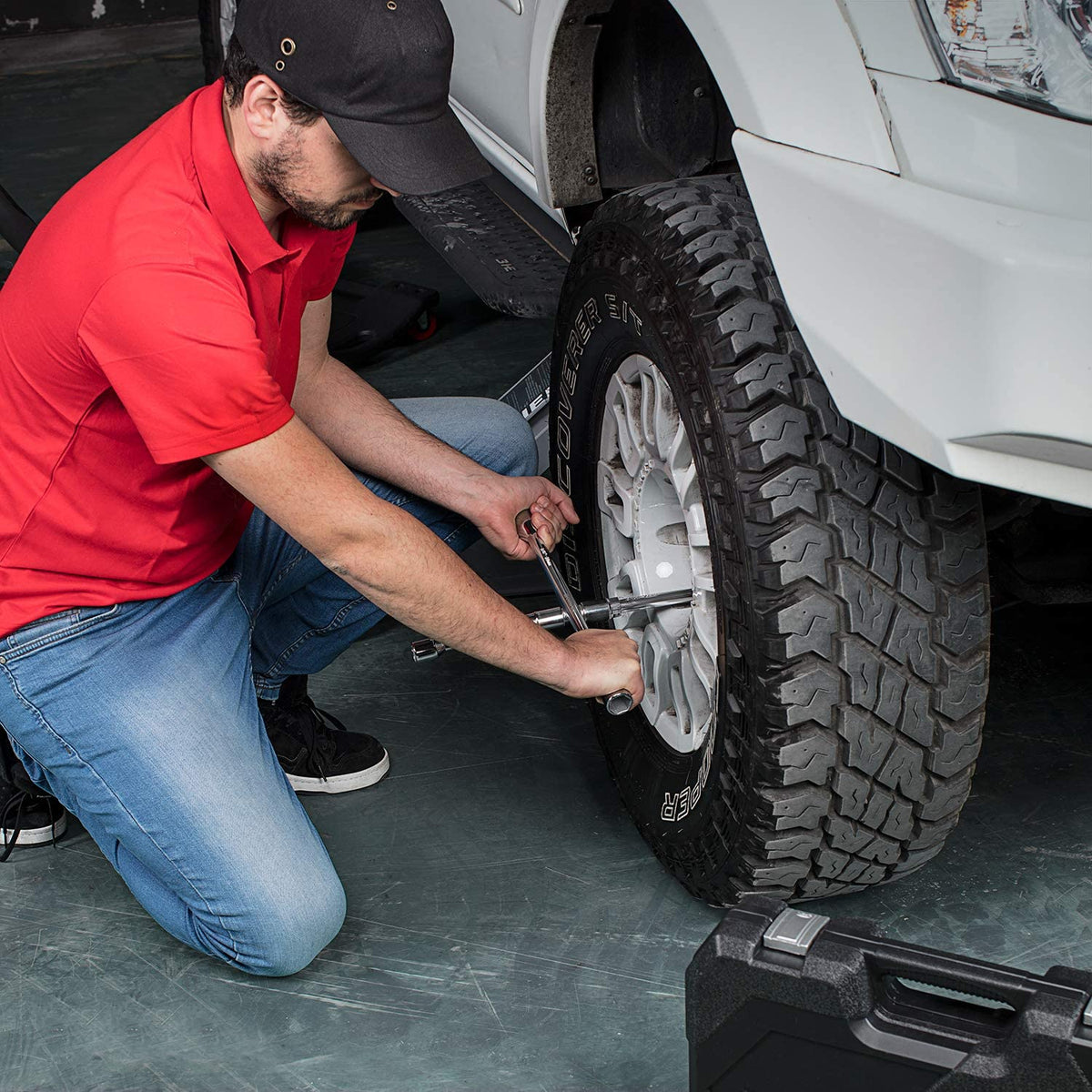 Folding 4 way lug wrench store